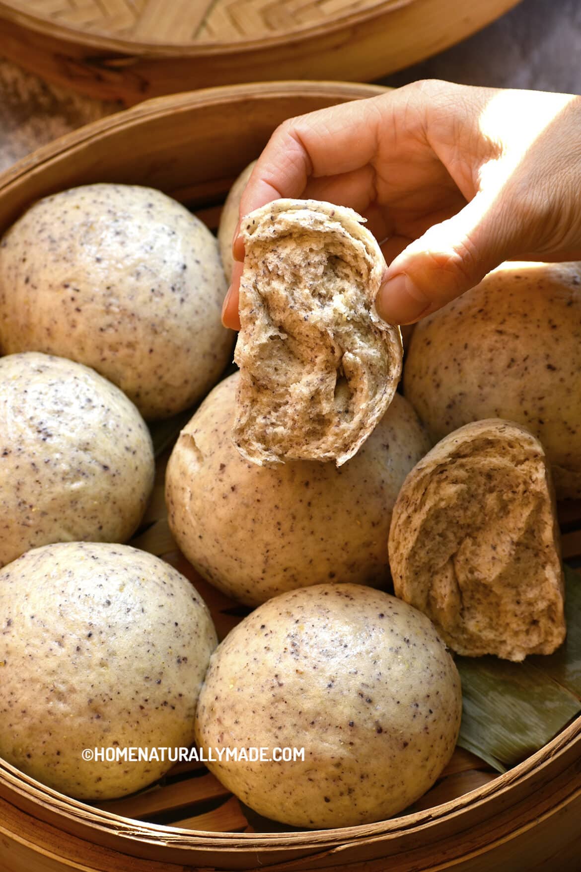 Blue Corn Steamed Buns {Mantou 紫玉米馒头} - HomeNaturallyMade