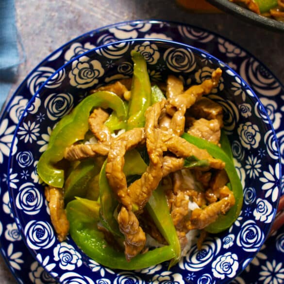 Beef and Green Pepper {Qing Jiao Rou Si} - HomeNaturallyMade