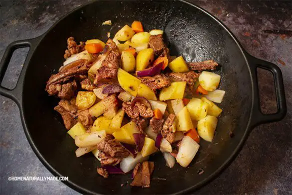 Hong Men Yang Rou {Braised Lamb Stew} - HomeNaturallyMade